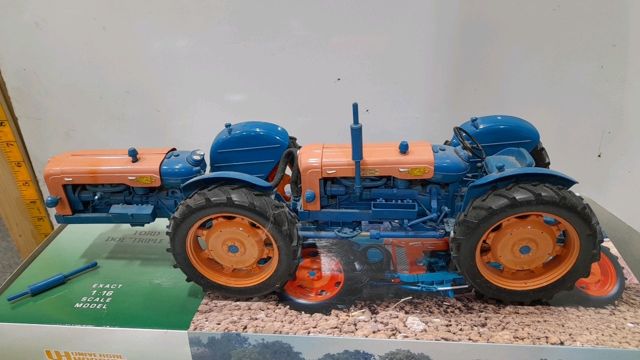 Lot 275 - FORD DOE TRIPLE D 1-16 SCALE MODEL