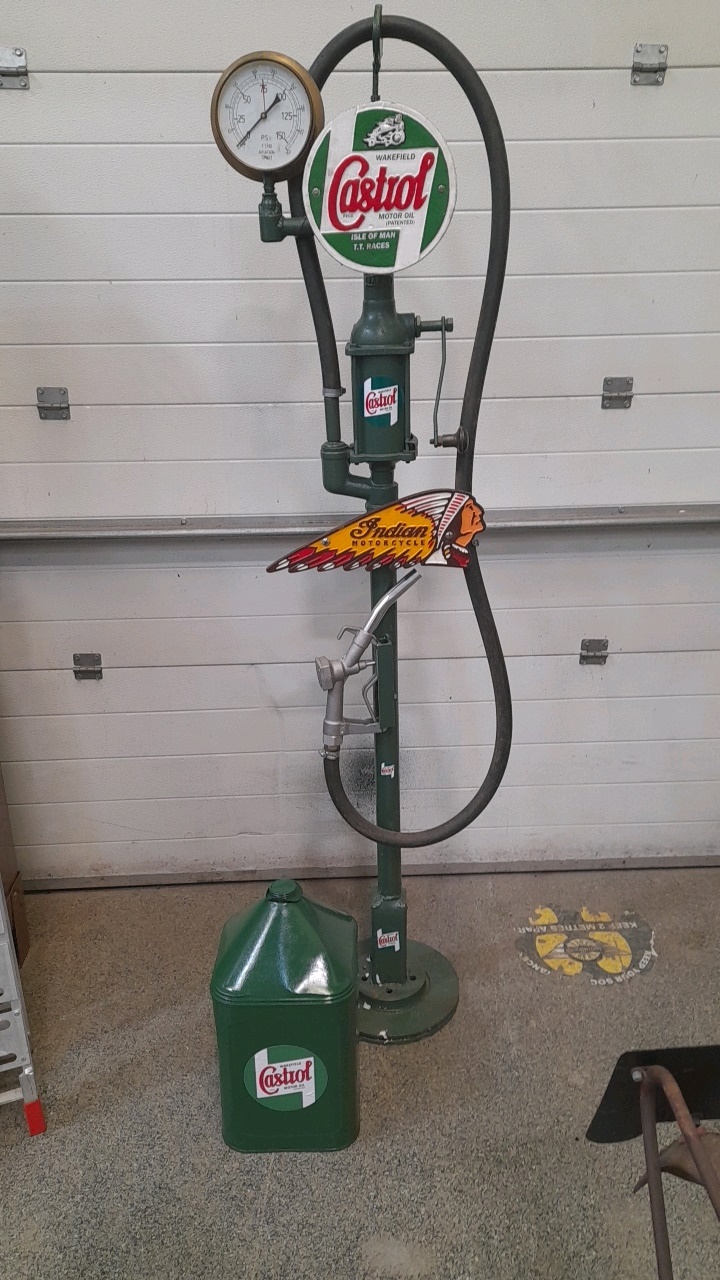 Lot 37 - CASTROL PETROL PUMP & OIL CAN