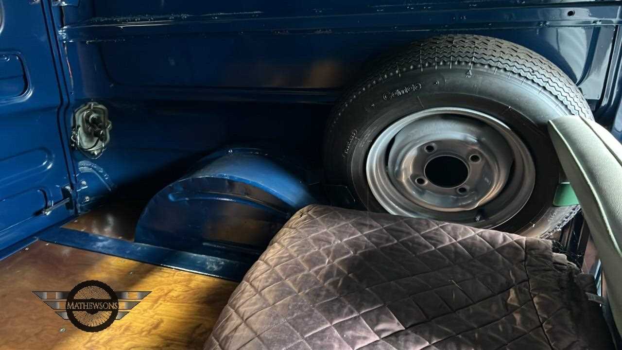 Lot 660 - 1956 FORD THAMES 300E VAN