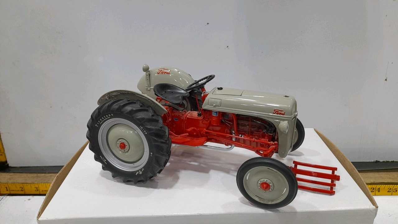 Lot 383 - 1952 FORD 8N TRACTOR 1-16 SCALE MODEL