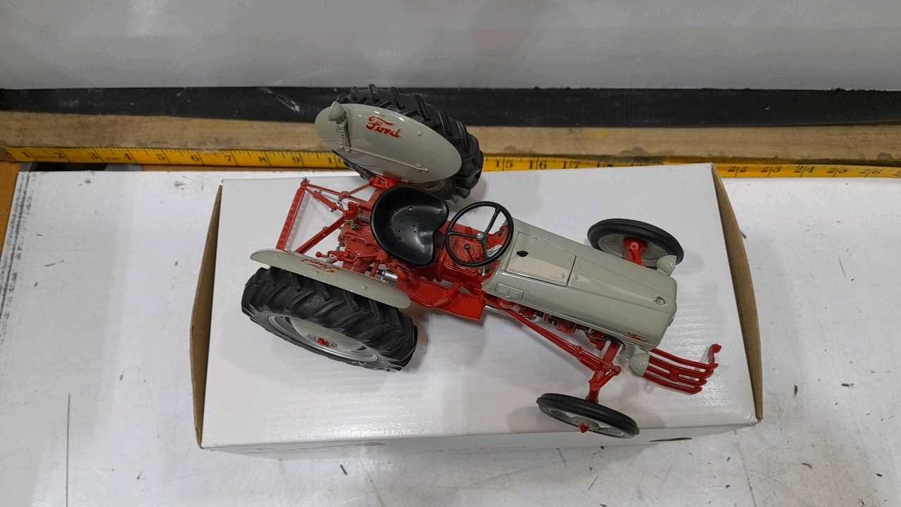 Lot 383 - 1952 FORD 8N TRACTOR 1-16 SCALE MODEL