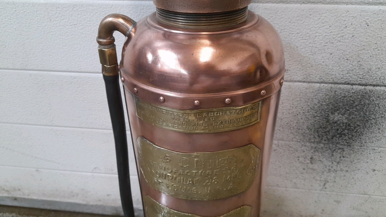 Lot 543 - COPPER FIRE EXTINGUISHER