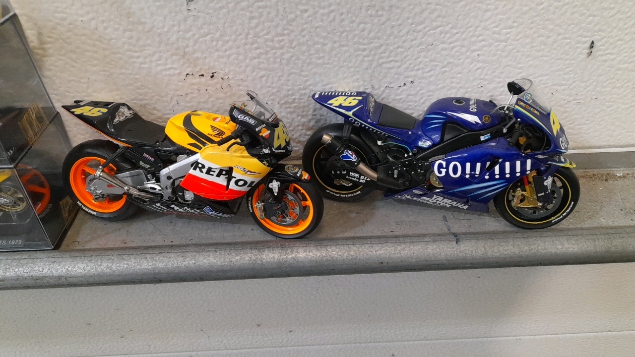 Lot 653 - 30X MOTO GP MODEL MOTOR BIKES