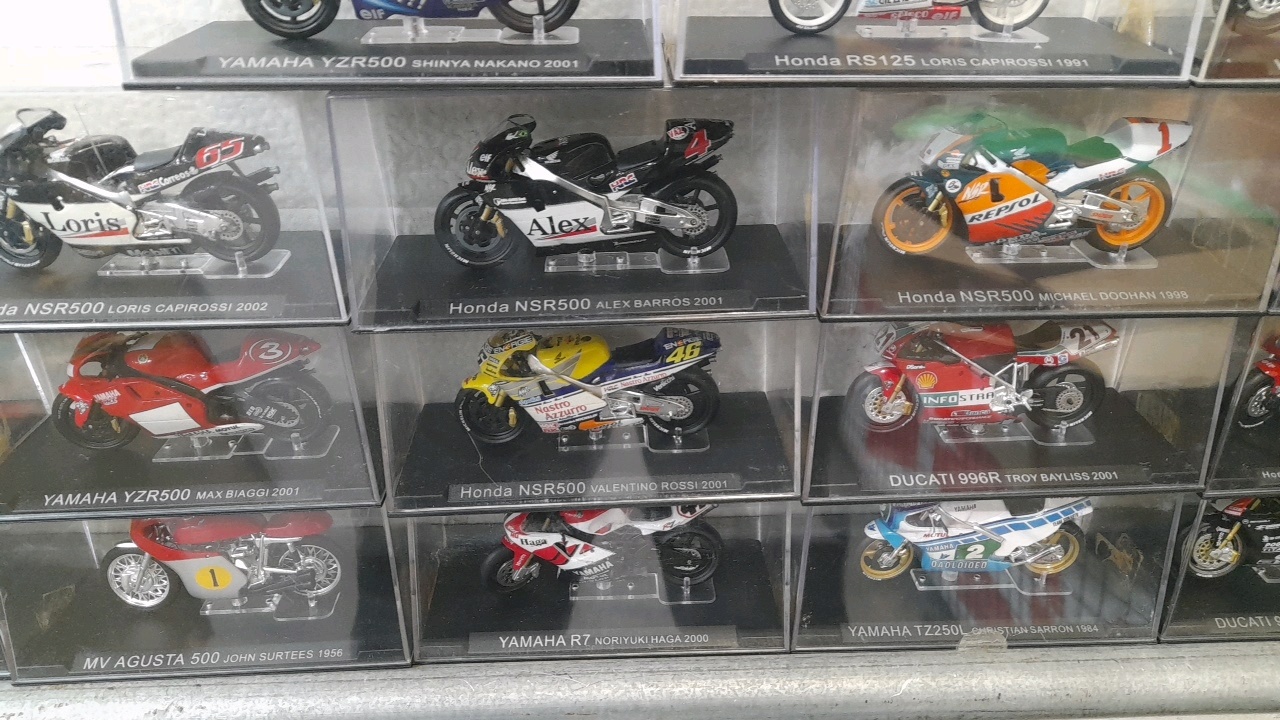 Lot 653 - 30X MOTO GP MODEL MOTOR BIKES