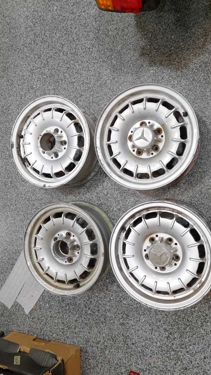 Lot 66 - 4 X MERCEDES SL ALLOY WHEEL RIMS