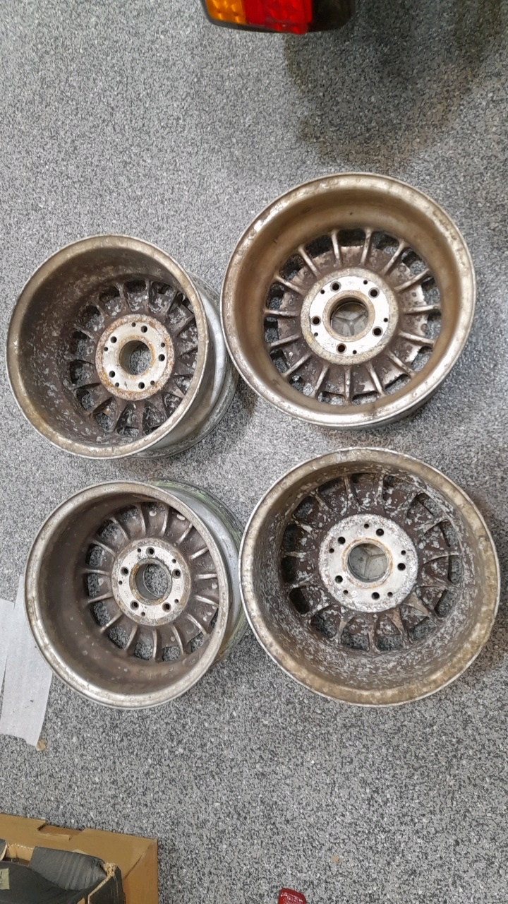 Lot 66 - 4 X MERCEDES SL ALLOY WHEEL RIMS