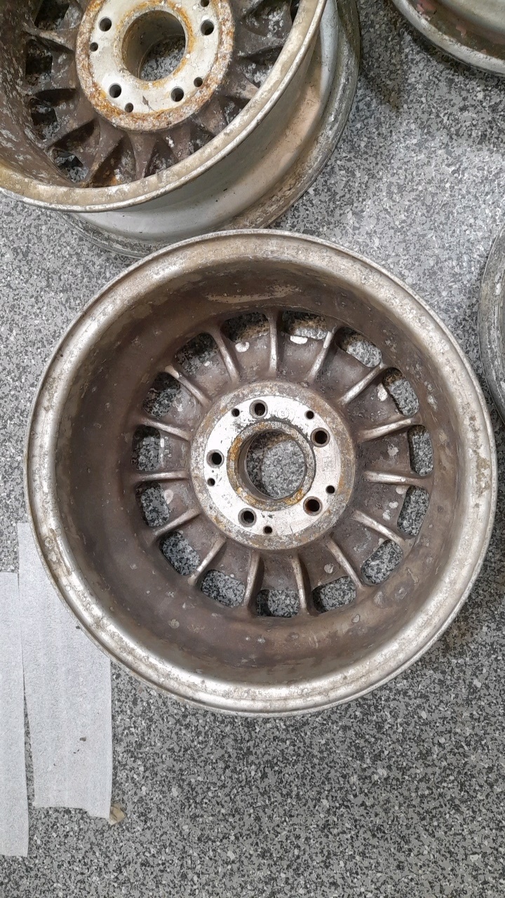 Lot 66 - 4 X MERCEDES SL ALLOY WHEEL RIMS