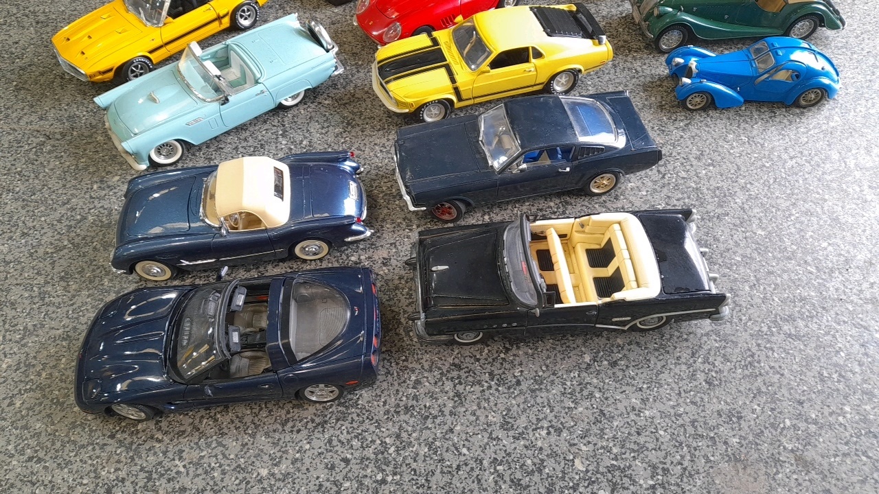 Lot 787 - BOX OF 1-16 SCALE MODEL CARS