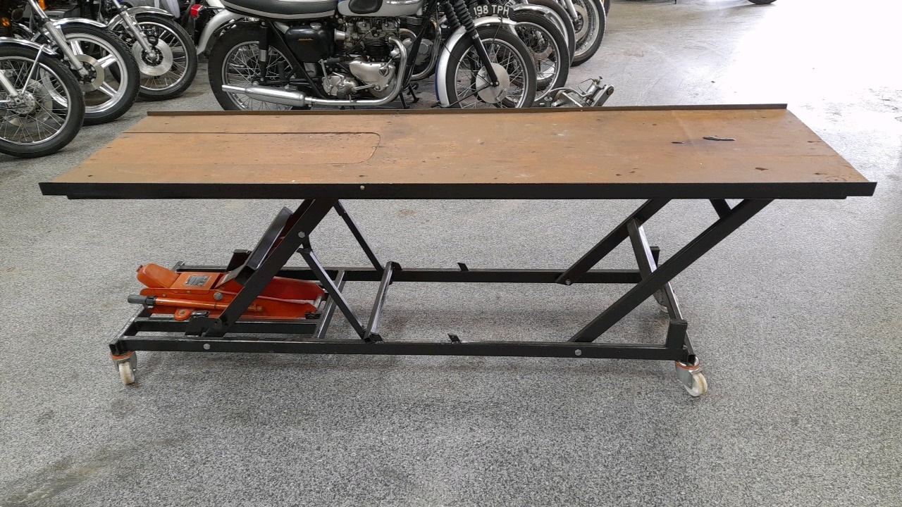 Lot 759 - MOTORCYCLE LIFT / BENCH