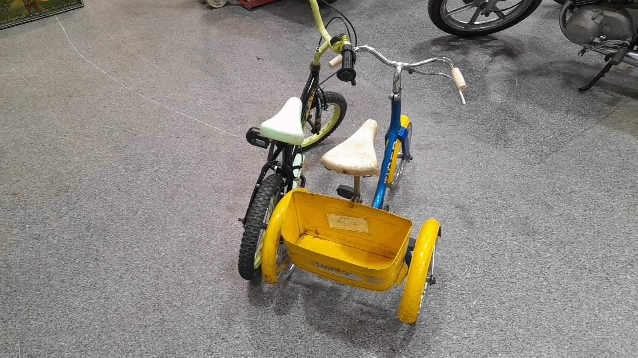 Lot 136 - RALEIGH TIGER 1960'S TRIKE & SMALL BIKE