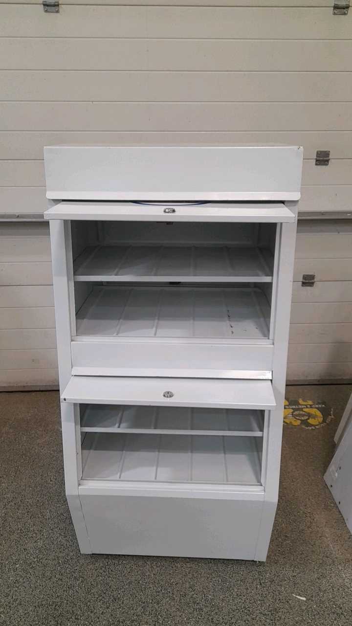 Lot 835 - GARAGE FORECOURT OIL CABINET