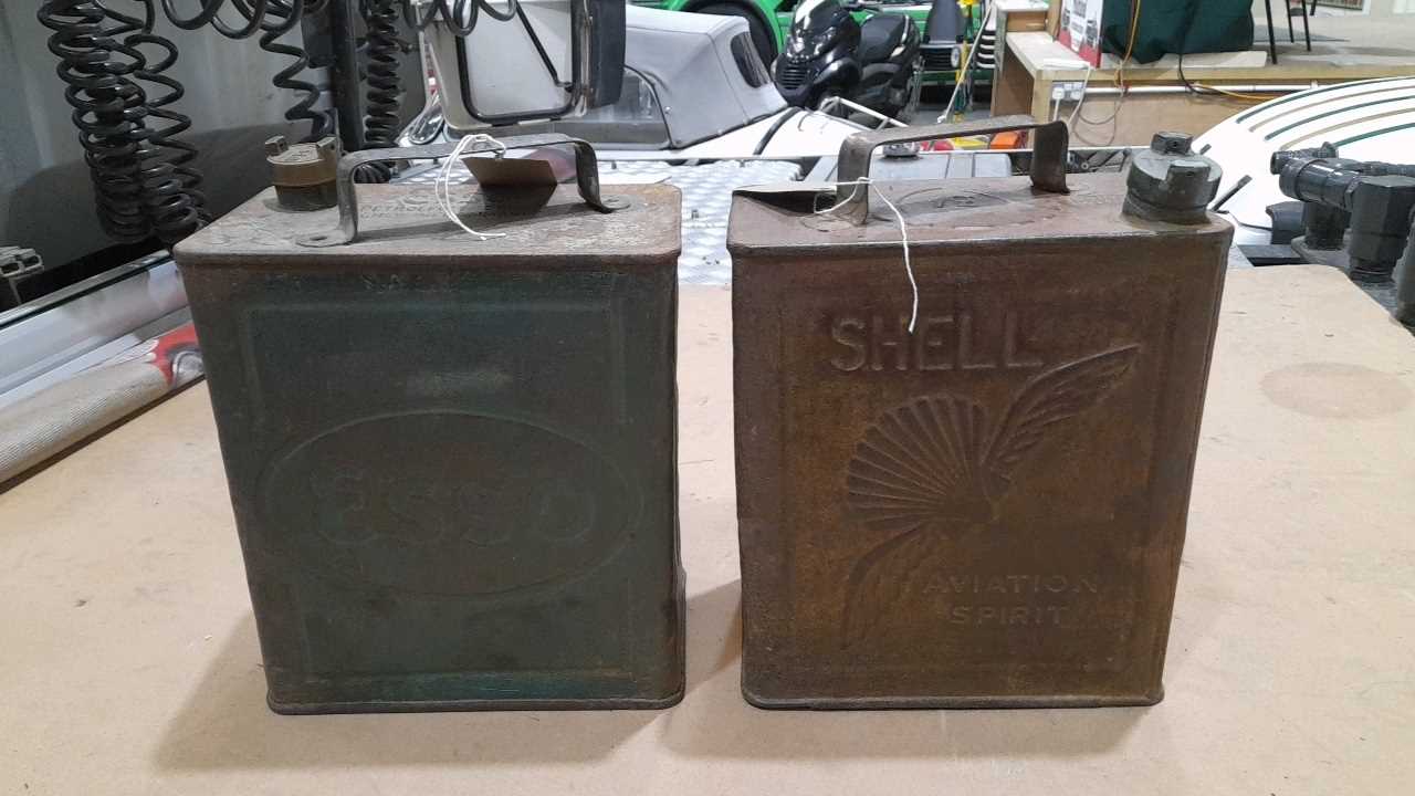 Lot 596 - 1 X SHELL AVIATION & 1 X ESSO 2 GALLON