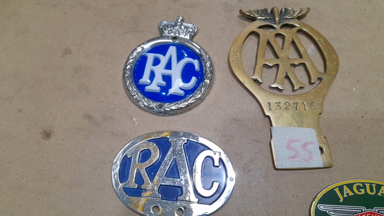 Lot 544 - ASSORTMENT OF JAGUAR/ RAC/AA BADGES