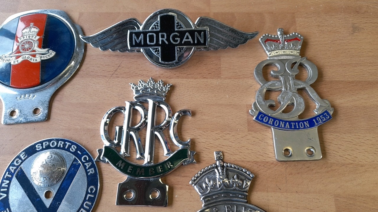 Lot 669 - SELECTION OF CAR BADGES