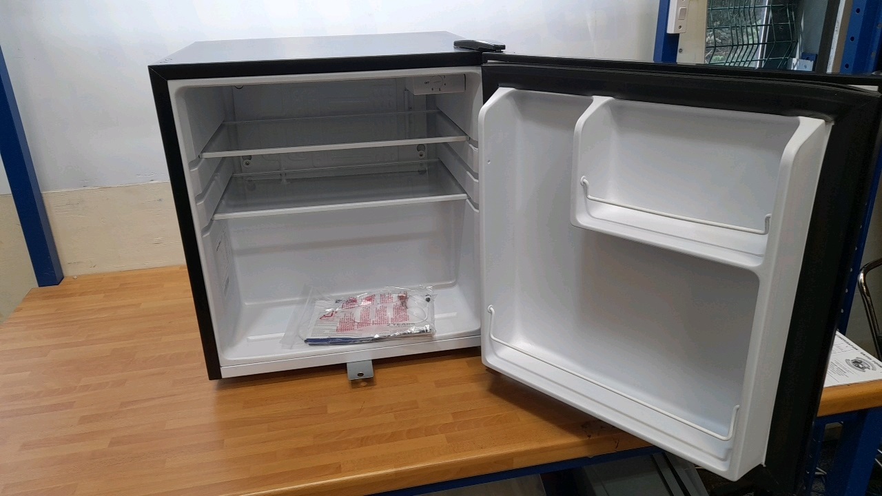 Lot 739 - COUNTER TOP FRIDGE