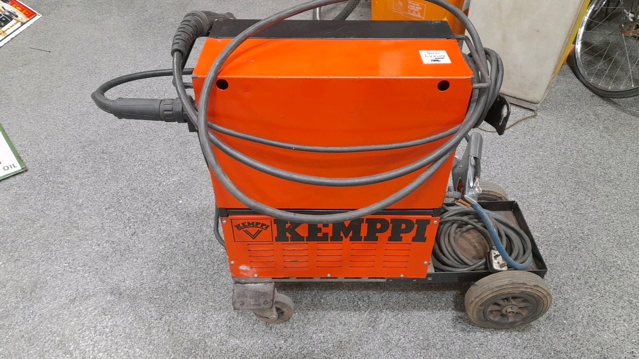 Lot 825 - KEMPPI 150 MIG WELDER
