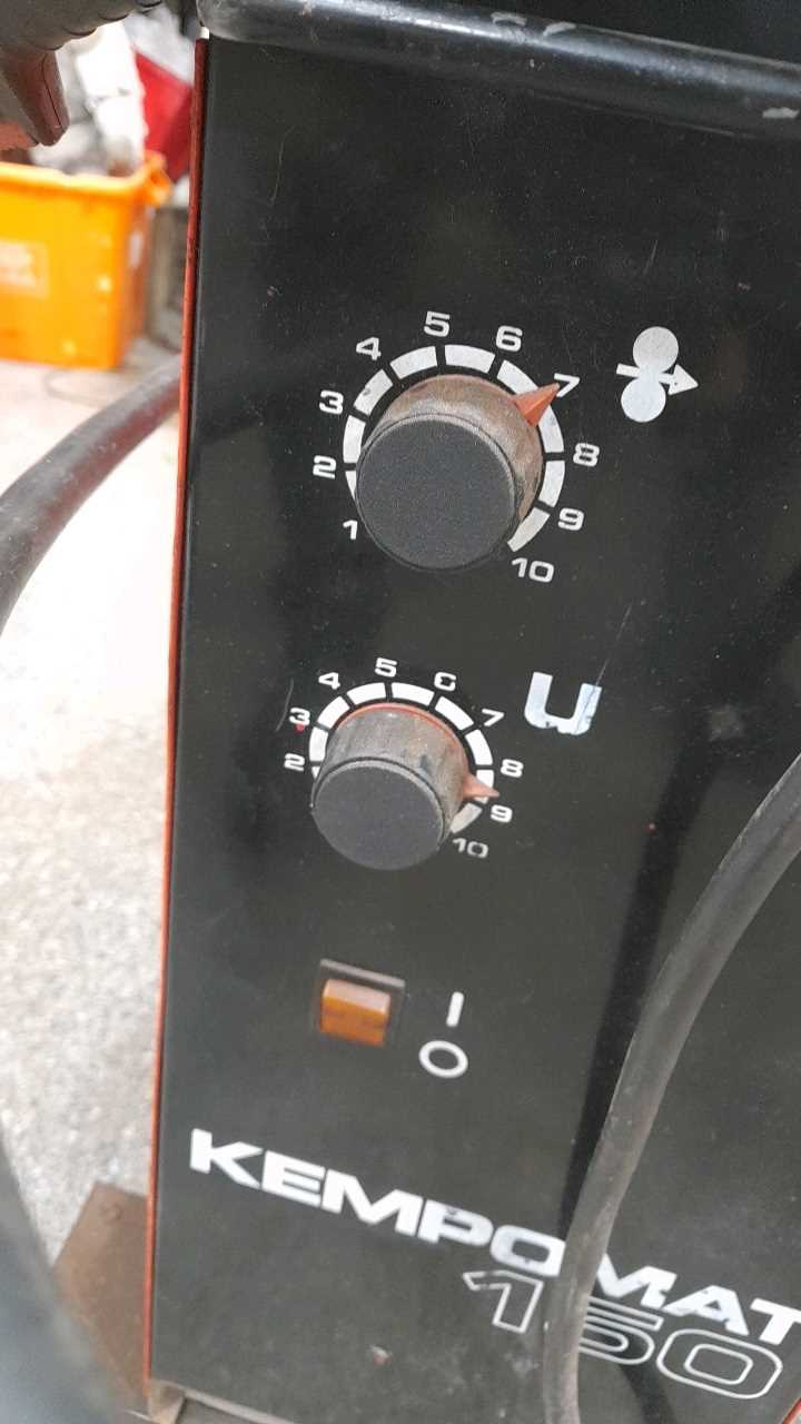 Lot 825 - KEMPPI 150 MIG WELDER