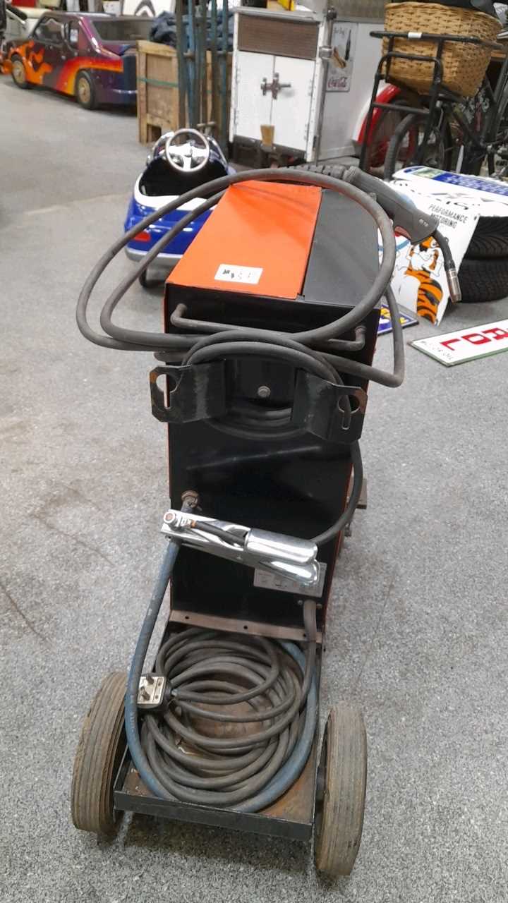 Lot 825 - KEMPPI 150 MIG WELDER