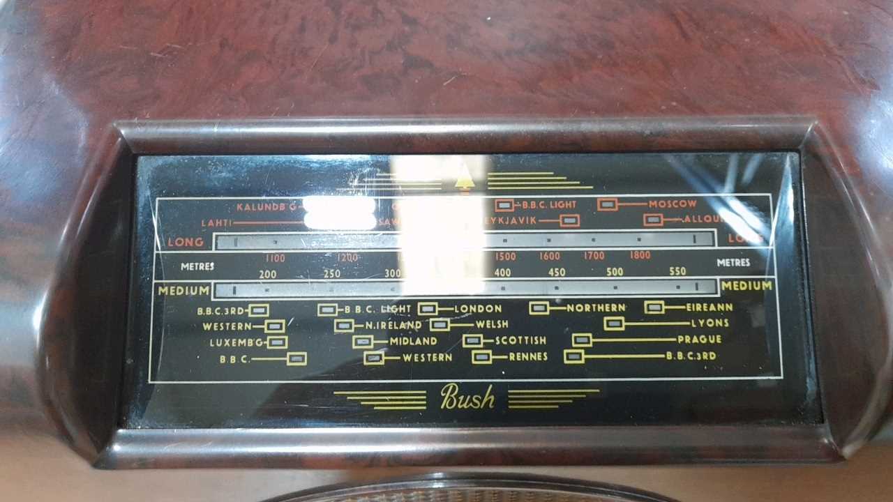 Lot 5 - BUSH BAKELITE RADIO BROWN