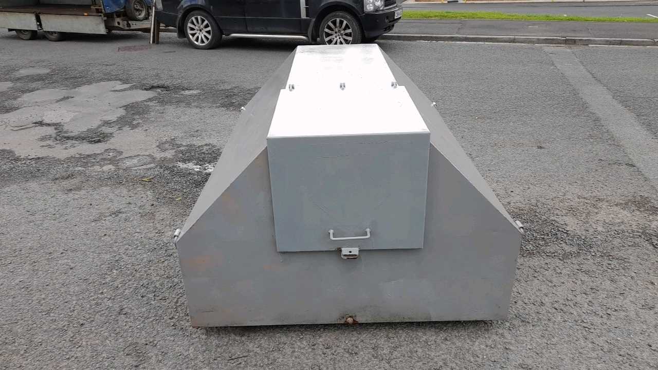Lot 3 - BUNDED 1000 LITRE METAL FUEL TANK