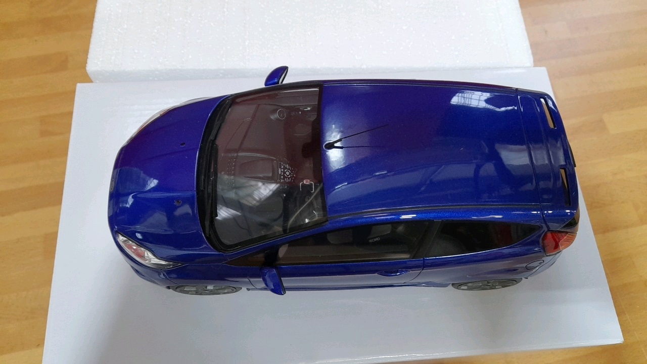 Lot 280 - MK7 FORD FIESTA ST 1.18 SCALE MODEL BY OTTO