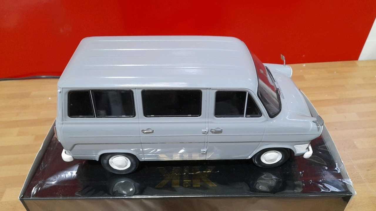 Lot 617 - 1.43 = 1.18 SCALE MODELS OF FORD VANS