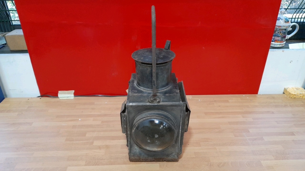 Lot 893 - BRITISH RAIL SIGNAL LAMP