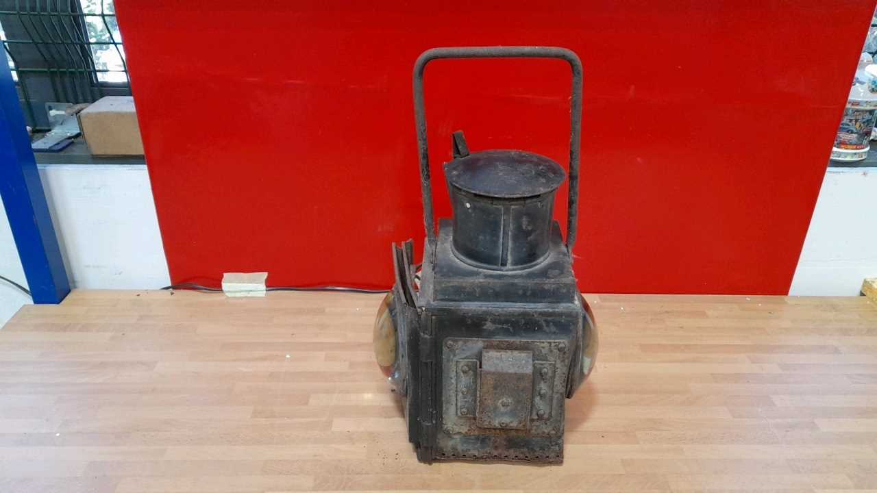 Lot 893 - BRITISH RAIL SIGNAL LAMP