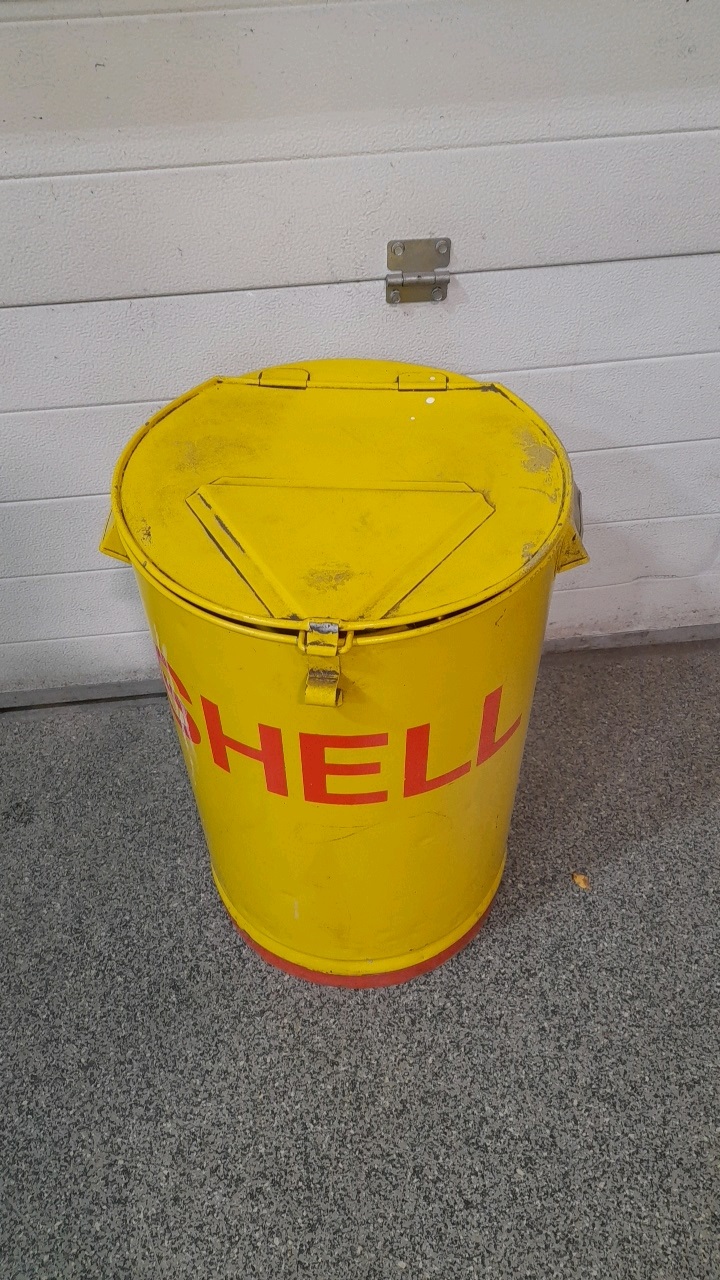 Lot 833 - SHELL OIL DRUM IN WORKING ORDER