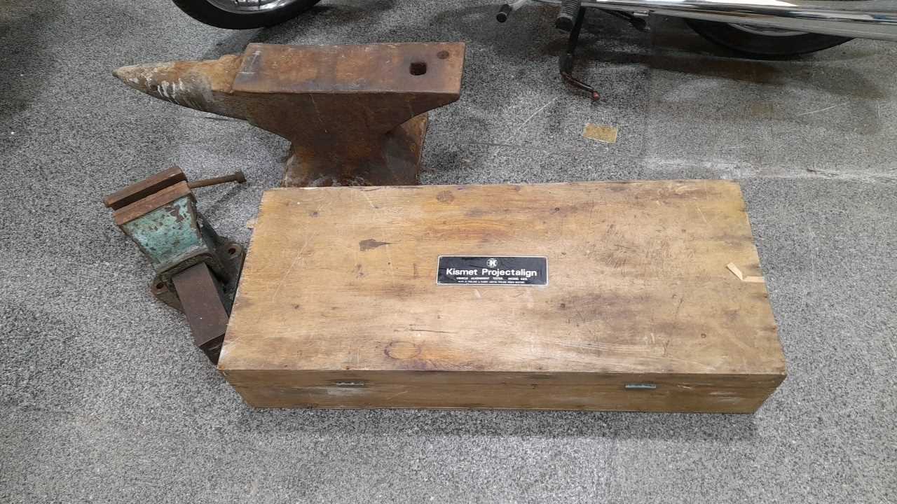 Lot 861 - LARGE ANVIL/ VICE & KISMET WHEEL ALIGNMENT