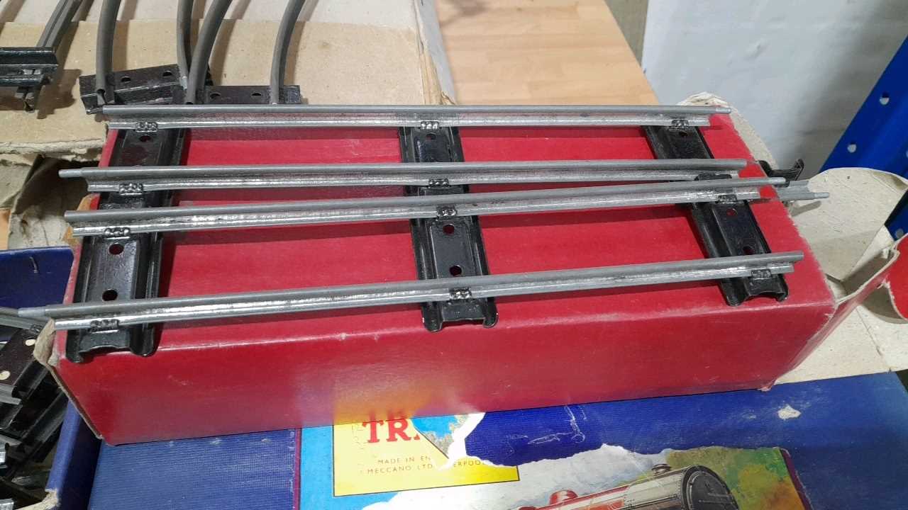 Lot 373 - HORNBY O GAUGE CLOCKWORK TRAIN SET