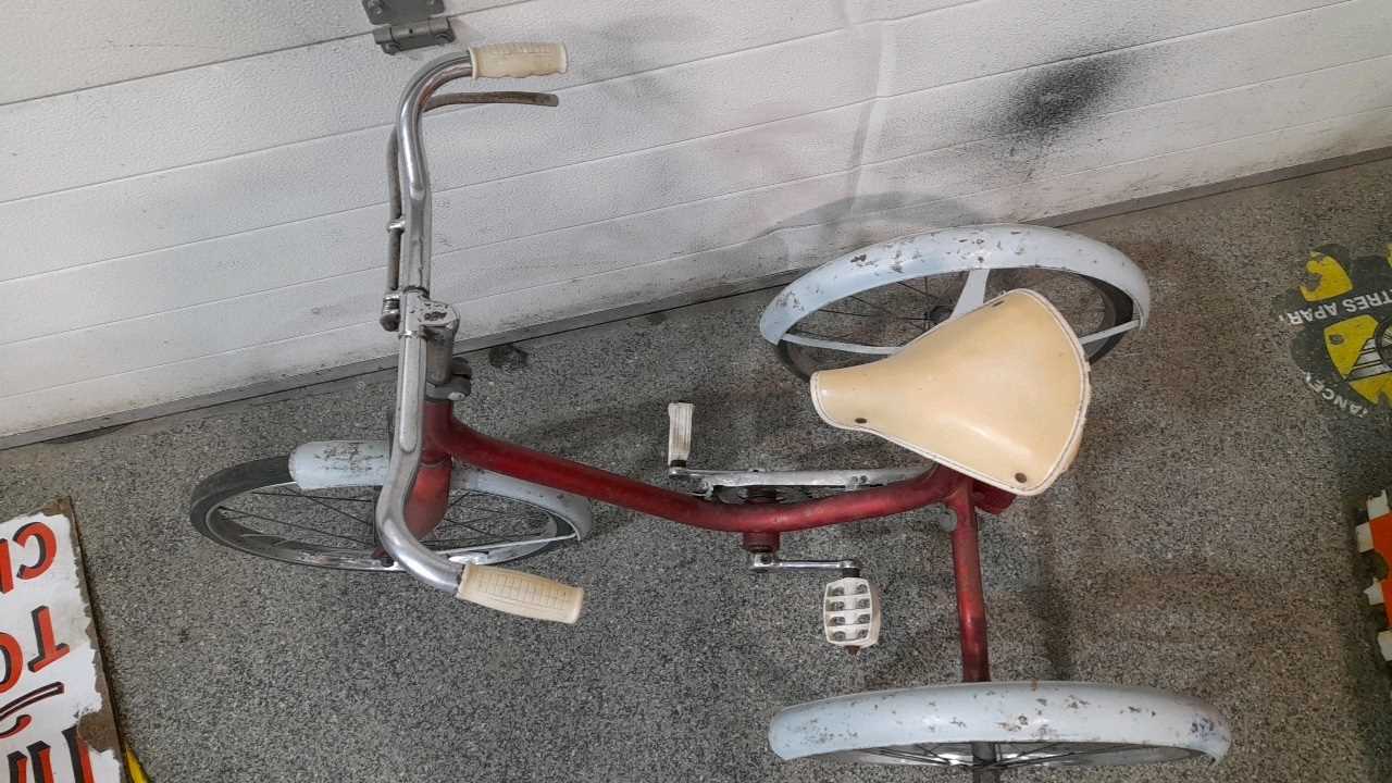 Lot 361 - CHILDS 3 WHEELER TRICYCLE 1940'S RALEIGH