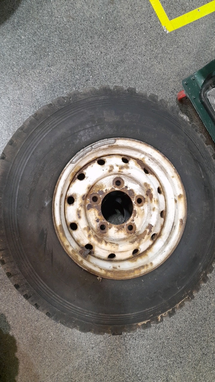 Lot 243 - 5 X LAND ROVER WOLF WHEELS & TYRES 7.50 R