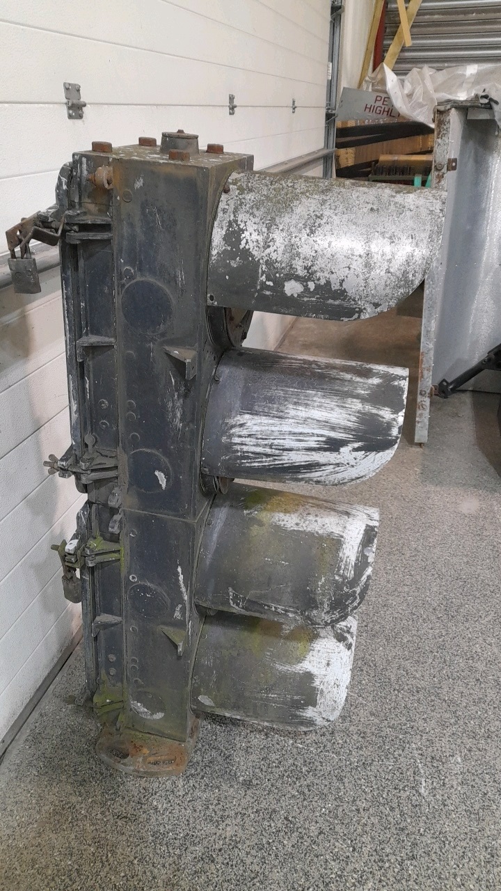 Lot 481 - 4 LIGHT TRAIN SIGNAL ORIGINAL FROM BRITISH