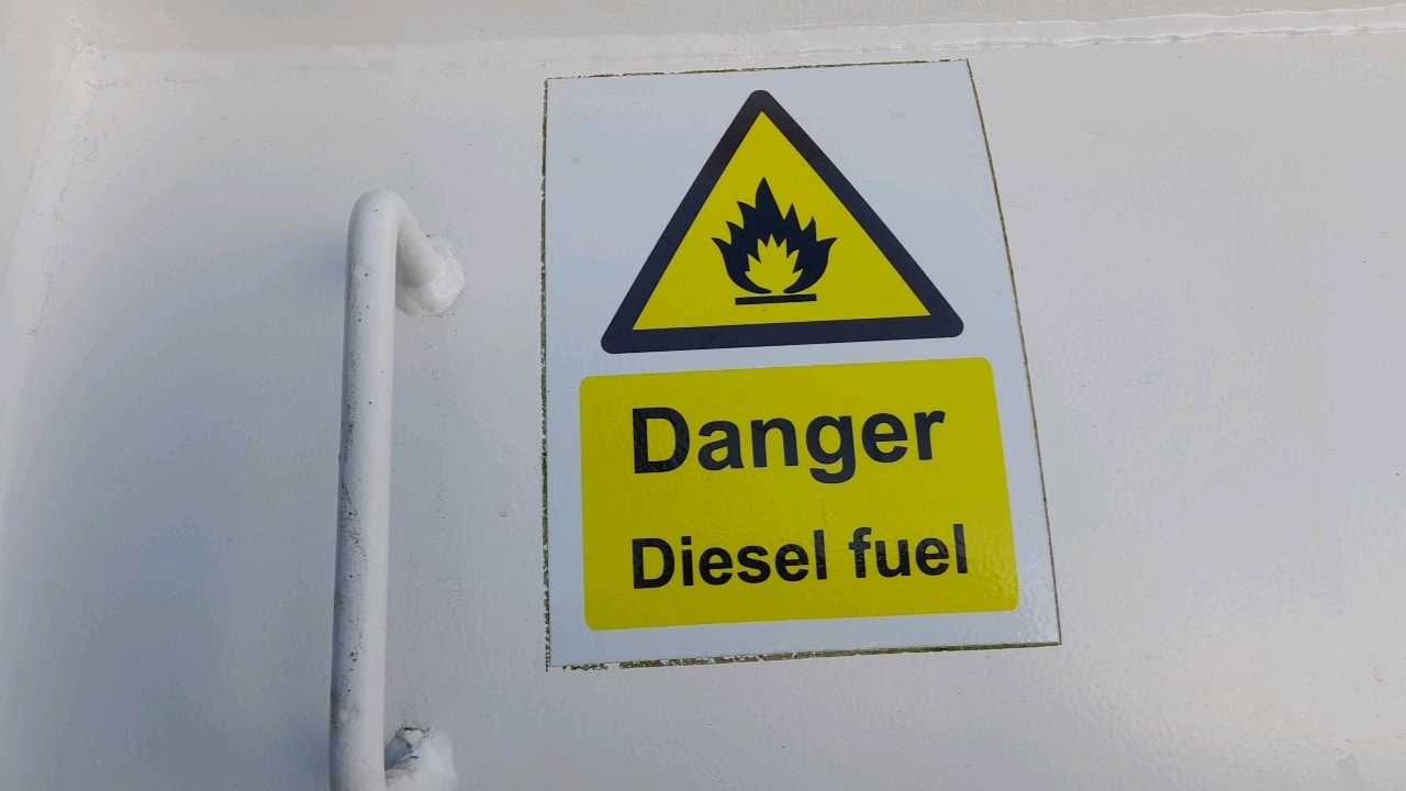 Lot 115 - 1000 L BUNDED DIESEL BOWSER