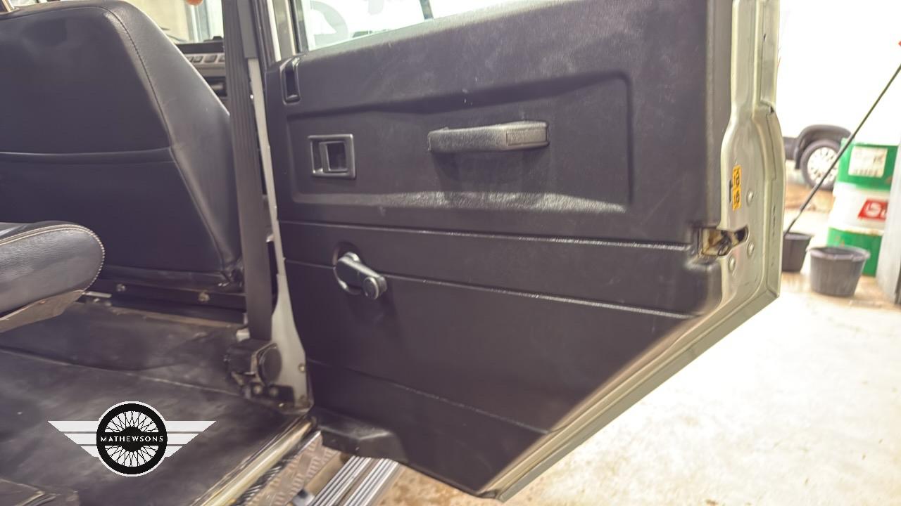 Lot 510 - 2006 LAND ROVER DEFENDER 110 SILVER TD5