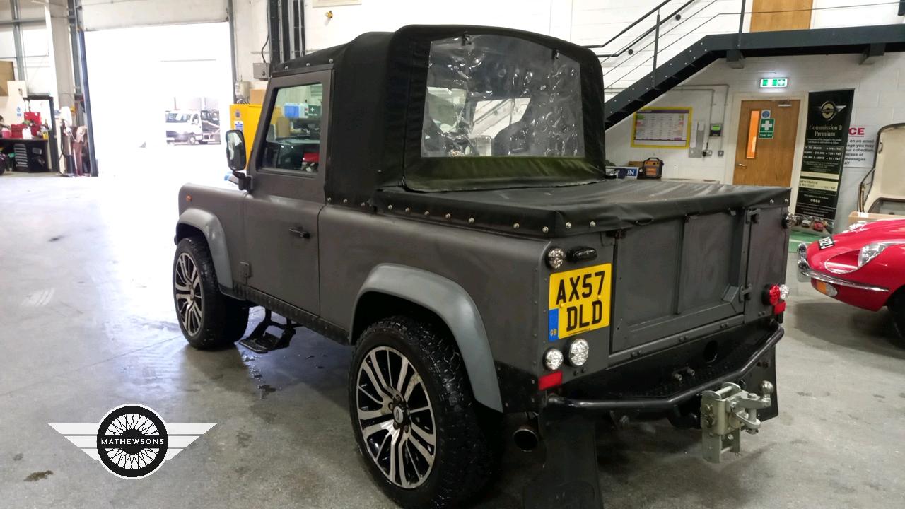 Lot 102 - LAND ROVER DEFENDER 90 COUNTY HT SWB