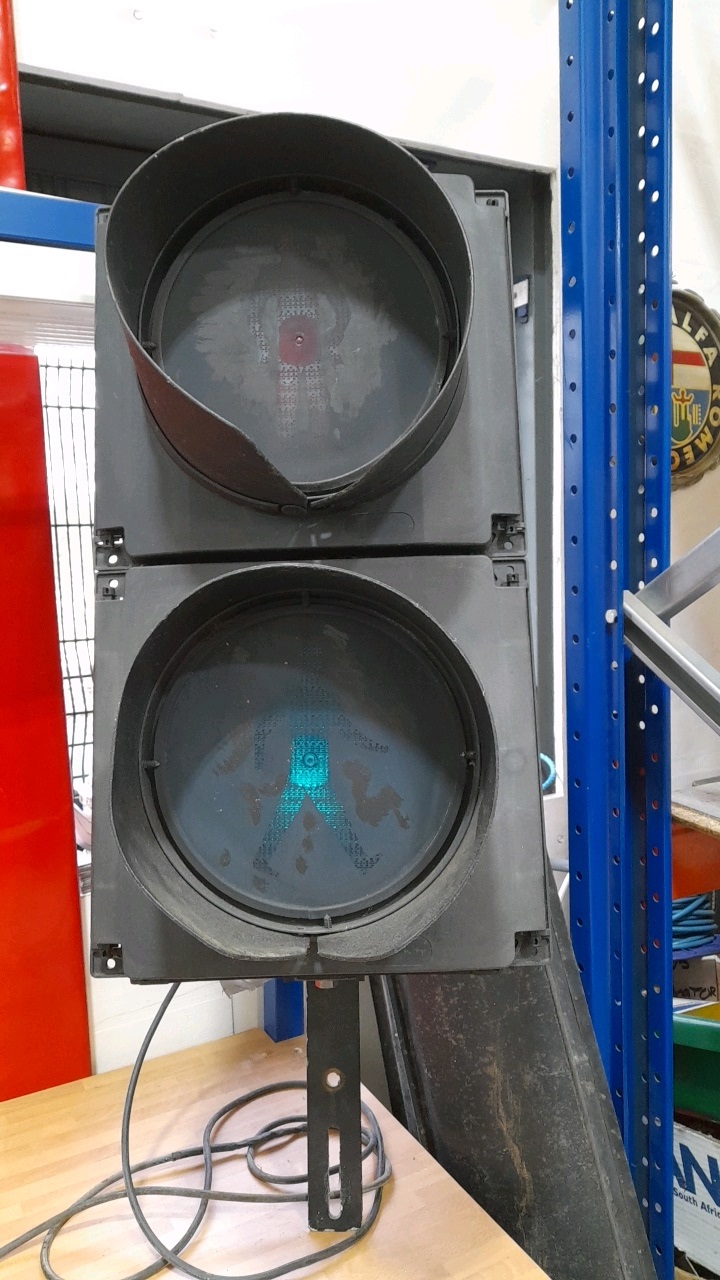 Lot 815 - PEDESTRIAN CROSSING LIGHT