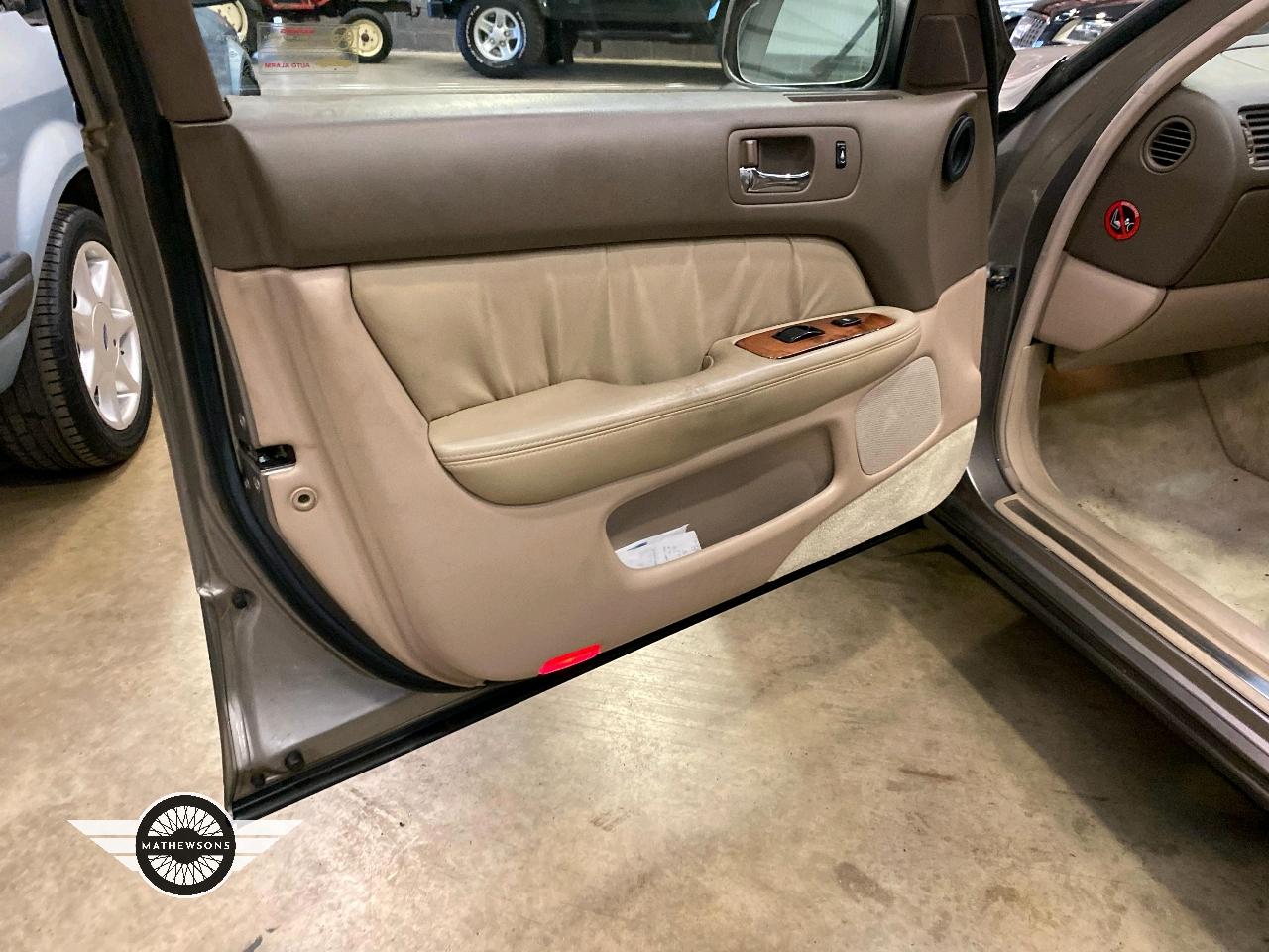 Lot 832 - 1997 LEXUS LS400 AUTO