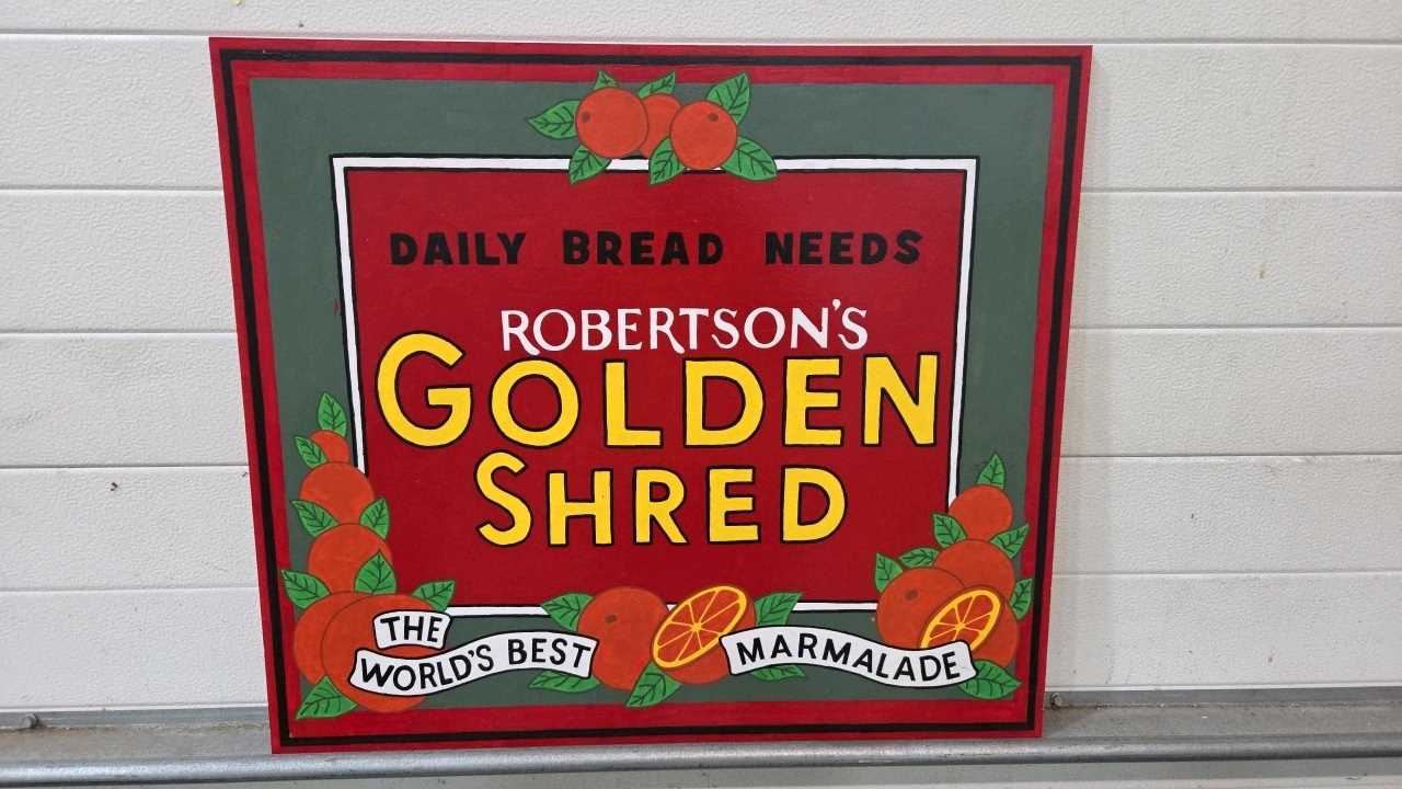 Lot 35 - WOODEN HAND PAINTED GOLDEN SHRED 28" x 25"