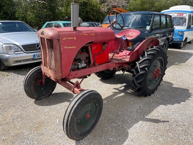 Lot 300 - 1954 BMB PRESIDENT TRACTOR