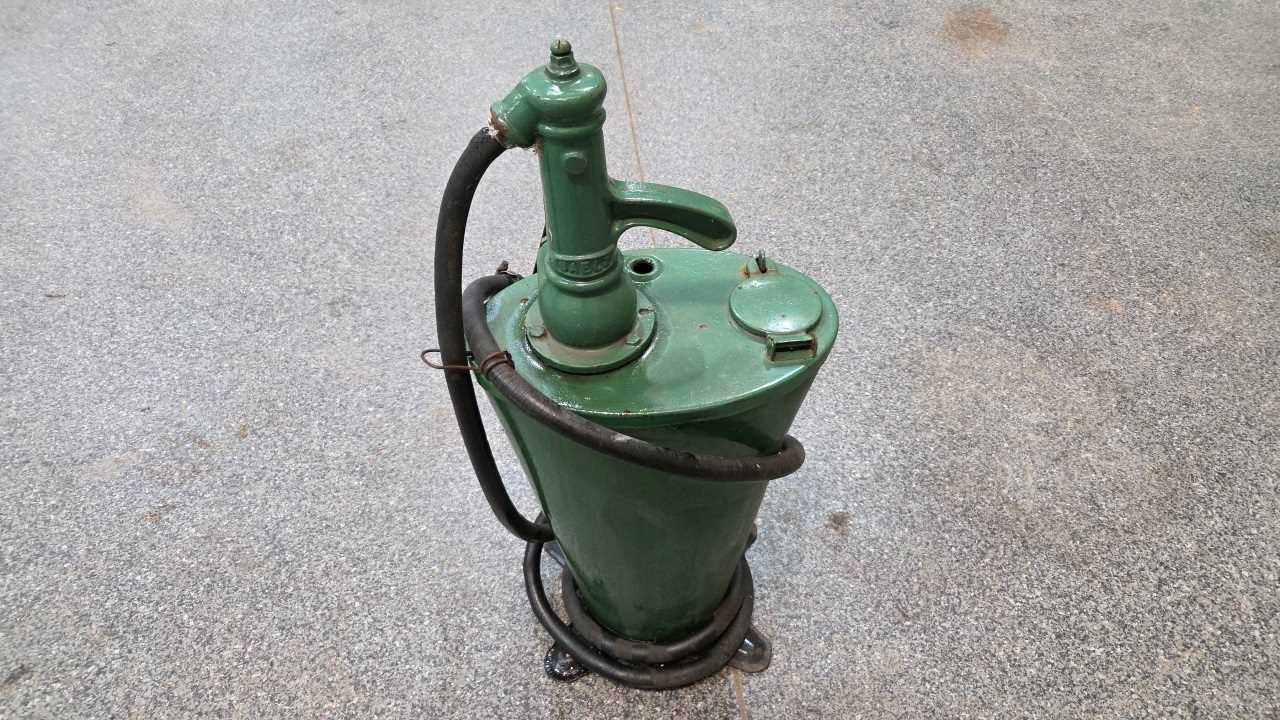Lot 435 - CASTROL GEAR OIL DISPENSER