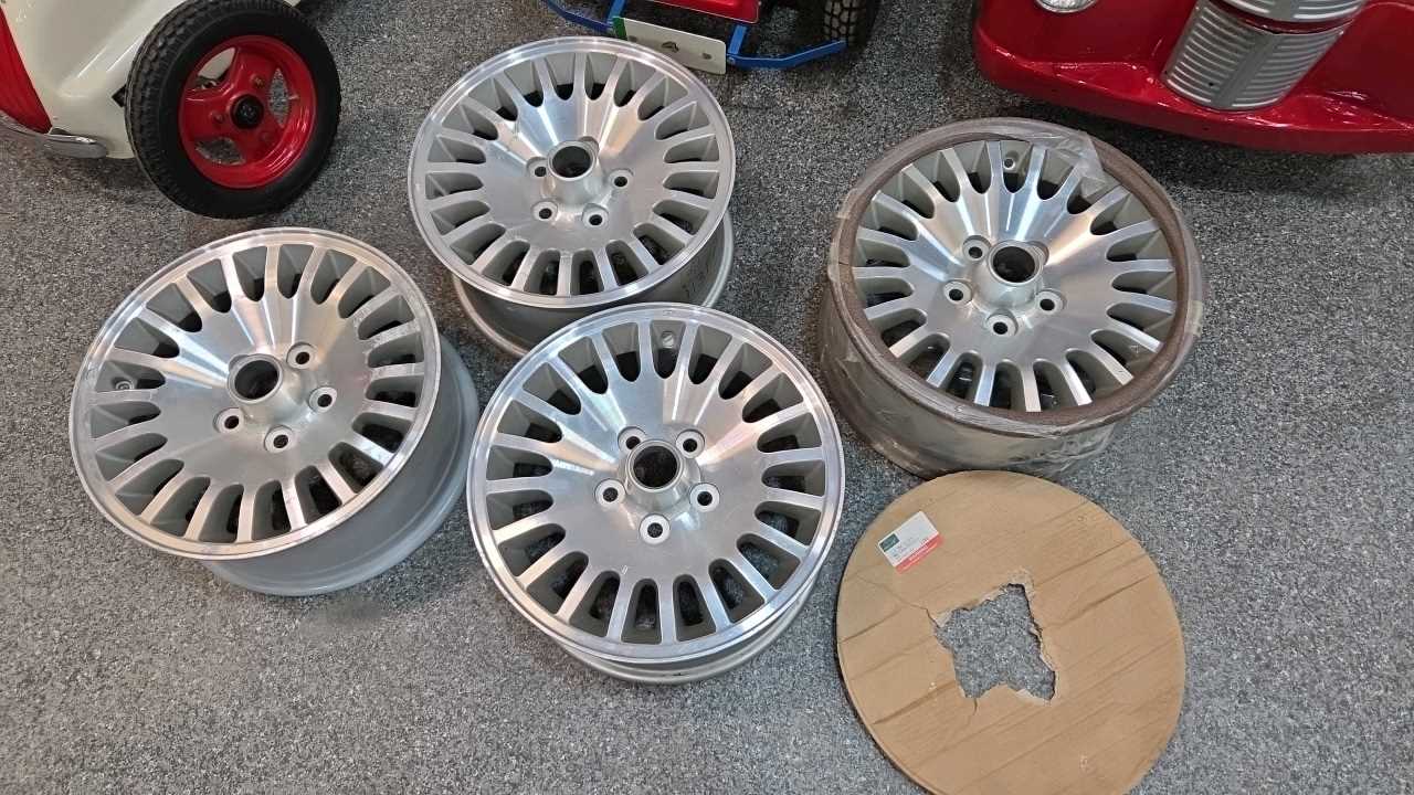 Lot 227 - SET OF 4 JAGUAR WHEEL RIMS