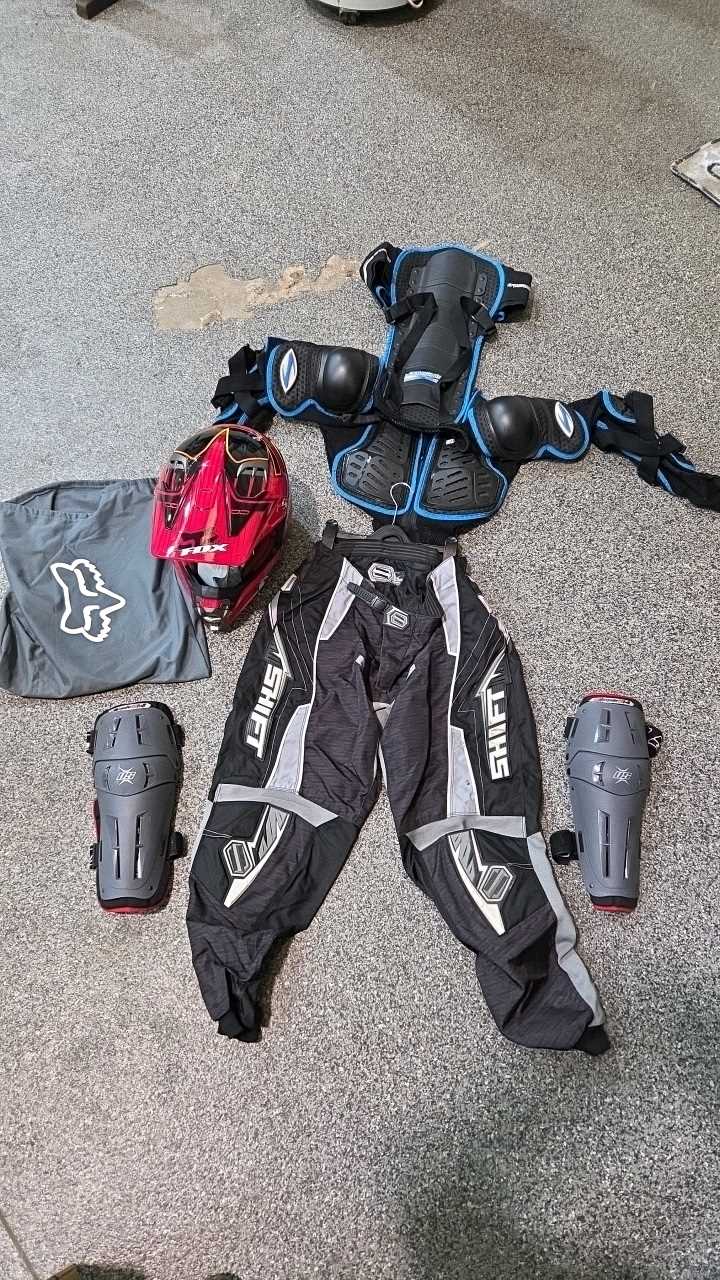 Lot 765 - MOTOR CROSS RIDING KIT