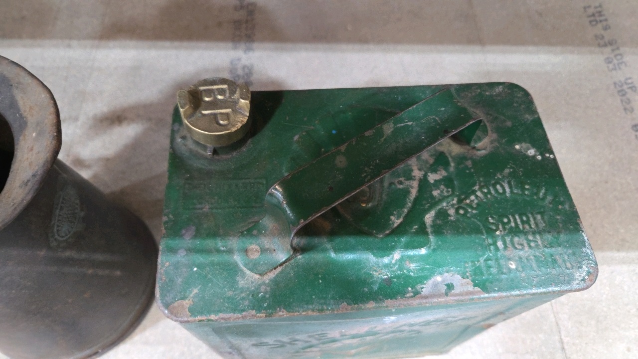 Lot 442 - SHELL MEX PETROL CAN & PARAFFIN MEASURE