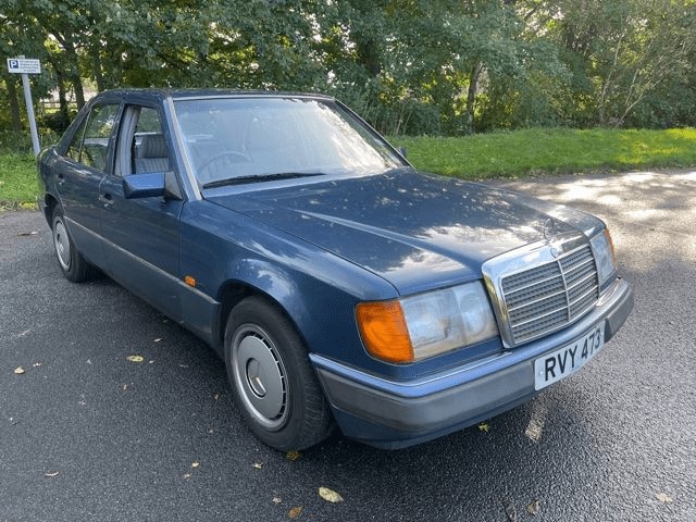 Lot 264 - 1989 MERCEDES 200E