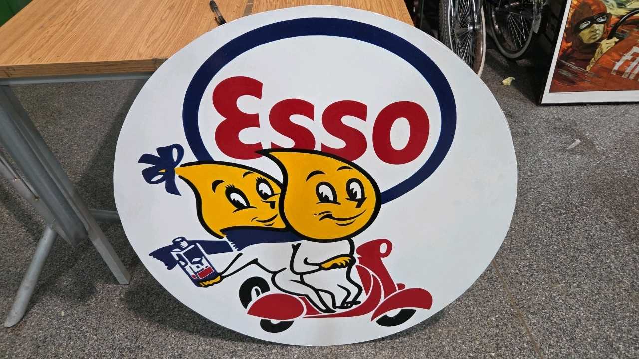 Lot 277 - MR & MRS DRIP ESSO SIGN 32" DIA