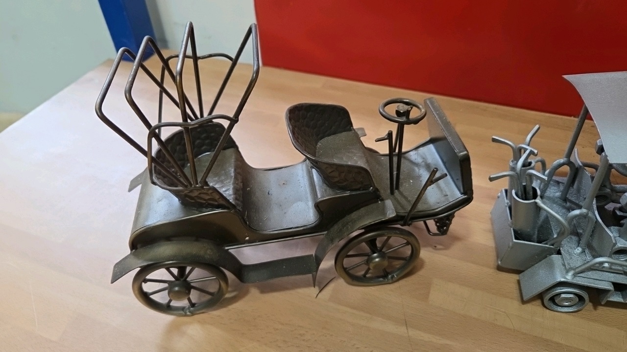 Lot 553 - SELECTION OF METAL MODEL CARS