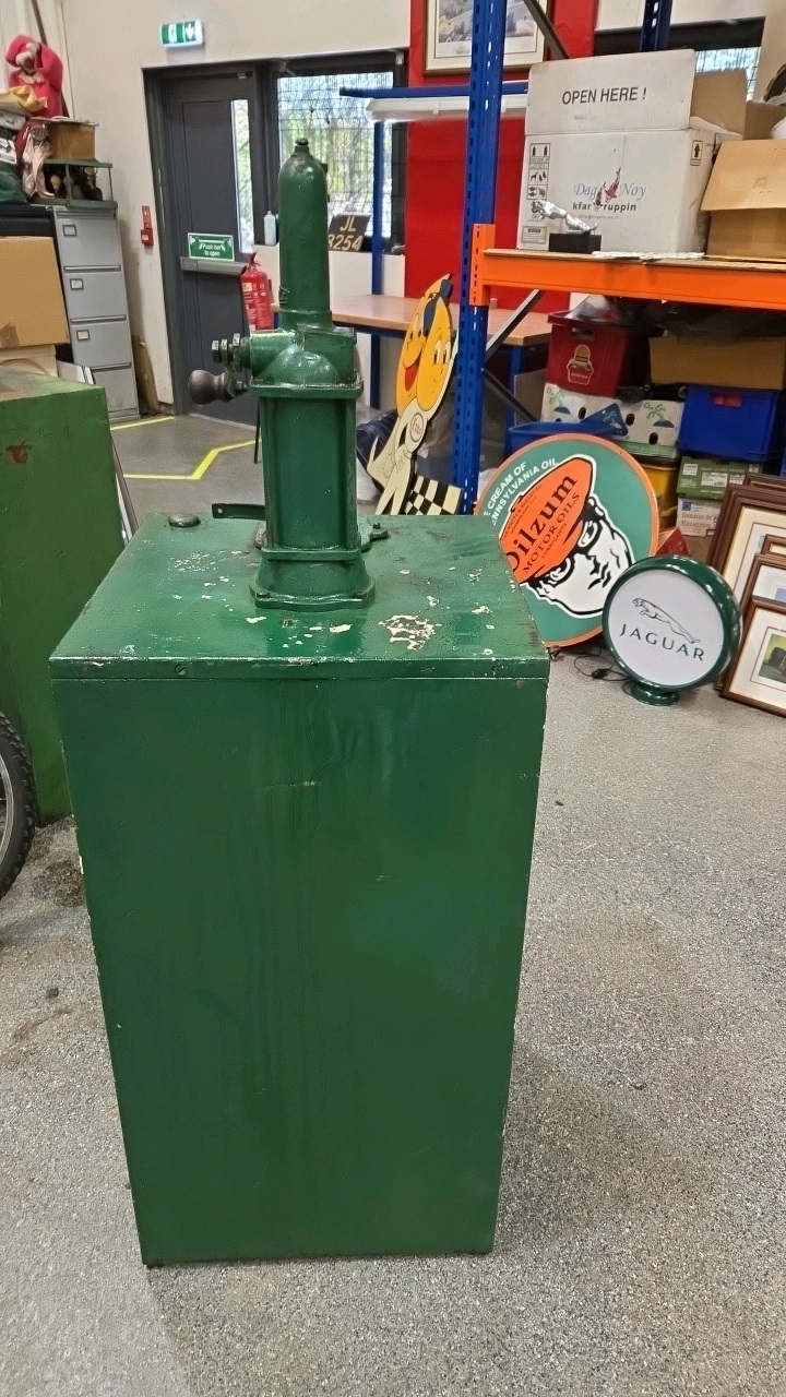 Lot 271 - MORRIS'S OIL TANK