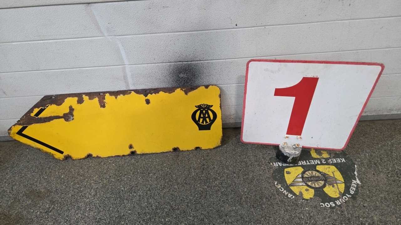 Lot 473 - AA ARROW & 1 MILE FURLONG MARKER SIGNS